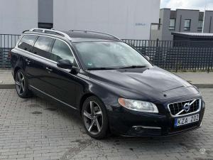 Black Volvo V70 2011 in Vilnius, with an engine capacity of 1.98 L and mileage of 380 thousand km for 2500 €, photo 4 on AUTOMOTO.COM.LV