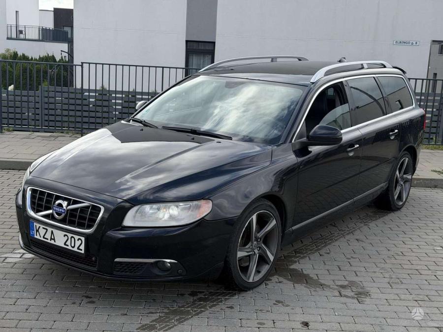 Black Volvo V70 2011 in Vilnius, with an engine capacity of 1.98 L and mileage of 380 thousand km for 2500 €, photo 5 on AUTOMOTO.COM.LV