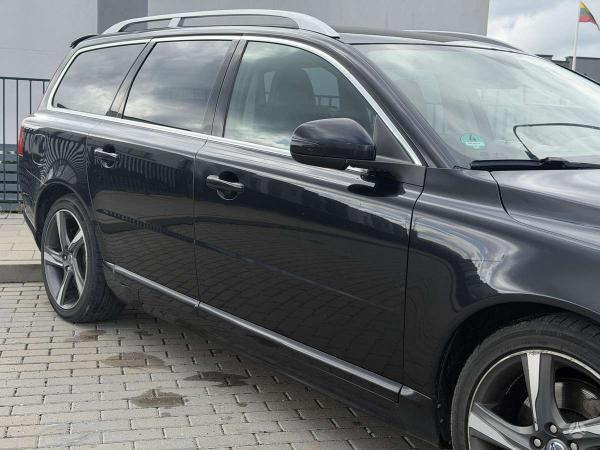 Black Volvo V70 2011 in Vilnius, with an engine capacity of 1.98 L and mileage of 380 thousand km for 2500 €, photo 9 on AUTOMOTO.COM.LV