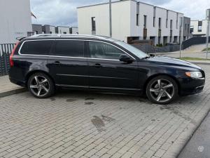 Black Volvo V70 2011 in Vilnius, with an engine capacity of 1.98 L and mileage of 380 thousand km for 2500 €, photo 10 on AUTOMOTO.COM.LV