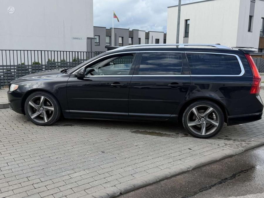 Black Volvo V70 2011 in Vilnius, with an engine capacity of 1.98 L and mileage of 380 thousand km for 2500 €, photo 11 on AUTOMOTO.COM.LV