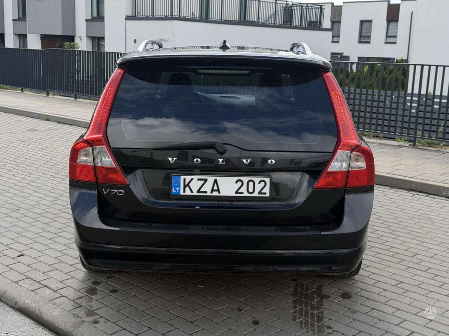 Black Volvo V70 2011 in Vilnius, with an engine capacity of 1.98 L and mileage of 380 thousand km for 2500 €, photo 12 on AUTOMOTO.COM.LV