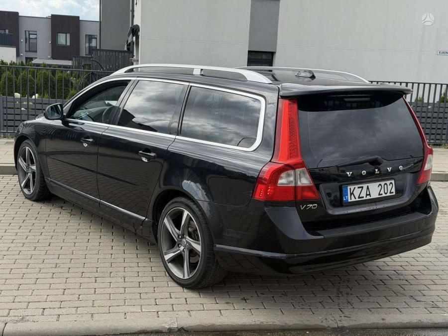 Black Volvo V70 2011 in Vilnius, with an engine capacity of 1.98 L and mileage of 380 thousand km for 2500 €, photo 13 on AUTOMOTO.COM.LV