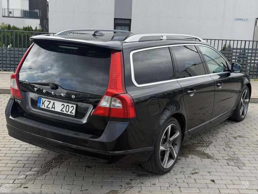 Black Volvo V70 2011 in Vilnius, with an engine capacity of 1.98 L and mileage of 380 thousand km for 2500 €, photo 14 on AUTOMOTO.COM.LV