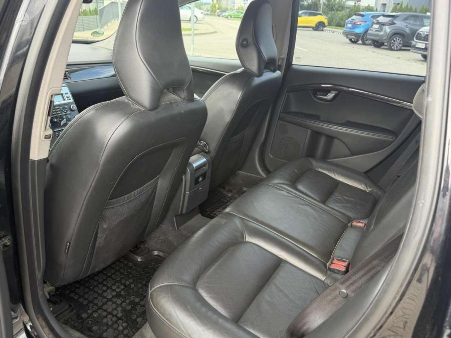 Black Volvo V70 2011 in Vilnius, with an engine capacity of 1.98 L and mileage of 380 thousand km for 2500 €, photo 15 on AUTOMOTO.COM.LV