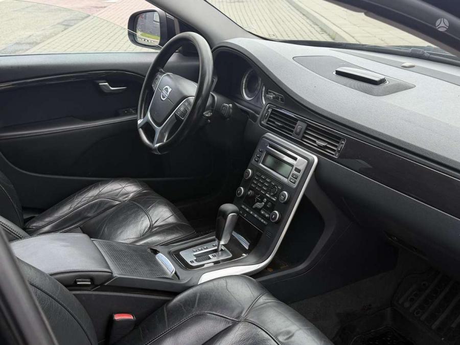 Black Volvo V70 2011 in Vilnius, with an engine capacity of 1.98 L and mileage of 380 thousand km for 2500 €, photo 16 on AUTOMOTO.COM.LV