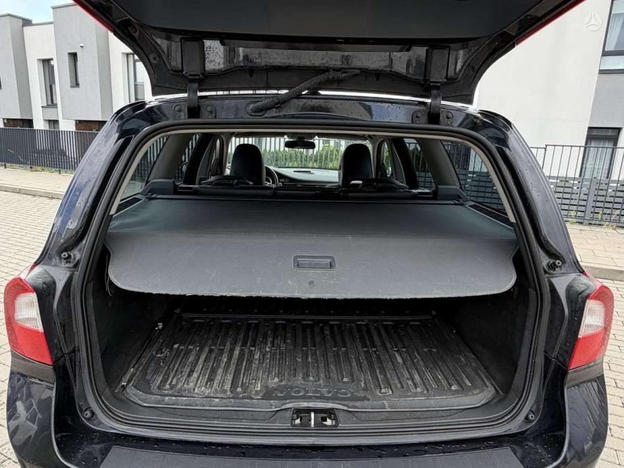 Black Volvo V70 2011 in Vilnius, with an engine capacity of 1.98 L and mileage of 380 thousand km for 2500 €, photo 20 on AUTOMOTO.COM.LV