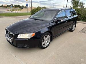 Melns Volvo V70 2011 Viļņa, ar dzinēja tilpumu 2.40 L un nobraukumu 291 tūkst. km par 5250 €, foto  vietnē AUTOMOTO.COM.LV