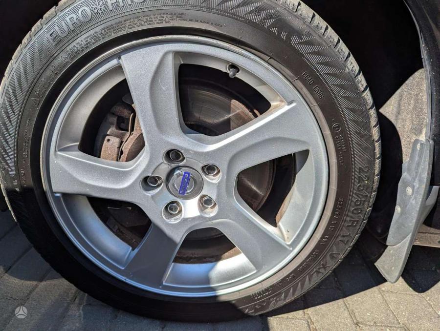 Melns Volvo V70 2011 Viļņa, ar dzinēja tilpumu 2.40 L un nobraukumu 291 tūkst. km par 5250 €, foto 10 vietnē AUTOMOTO.COM.LV