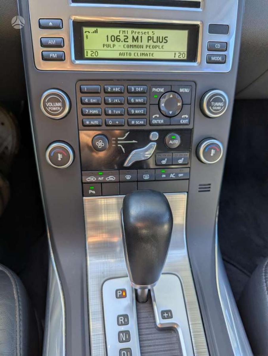 Melns Volvo V70 2011 Viļņa, ar dzinēja tilpumu 2.40 L un nobraukumu 291 tūkst. km par 5250 €, foto 12 vietnē AUTOMOTO.COM.LV