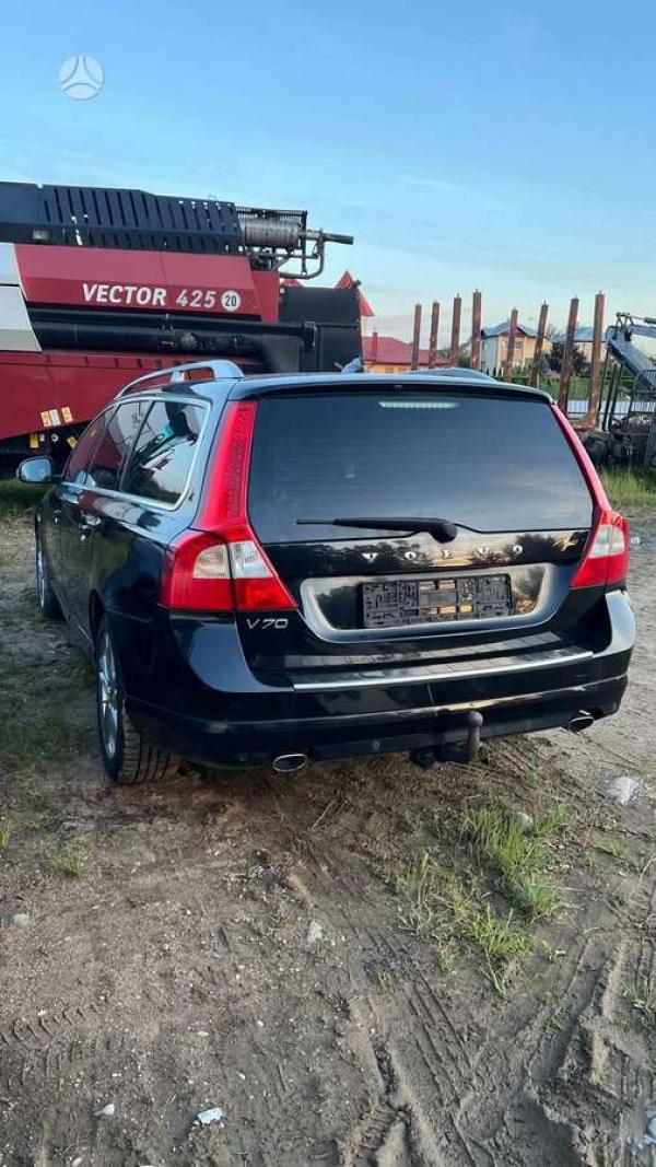 Volvo V70 2011 in Vilnius on AUTOMOTO.COM.LV Black Volvo V70 2011 in Vilnius, with an engine capacity of 2.40 L and mileage of 267 thousand km for 3000 €, photo 3 on AUTOMOTO.COM.LV