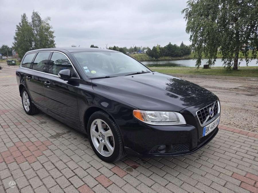 Black Volvo V70 2011 in Vilnius, with an engine capacity of 1.98 L and mileage of 252 thousand km for 4900 €, photo 4 on AUTOMOTO.COM.LV