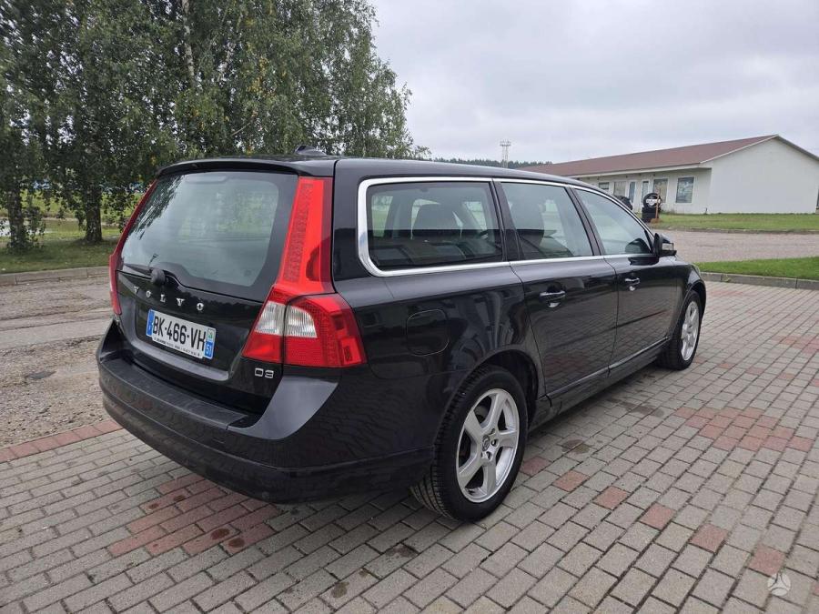 Black Volvo V70 2011 in Vilnius, with an engine capacity of 1.98 L and mileage of 252 thousand km for 4900 €, photo 5 on AUTOMOTO.COM.LV