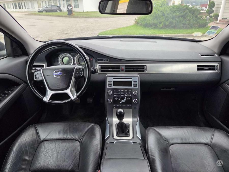 Black Volvo V70 2011 in Vilnius, with an engine capacity of 1.98 L and mileage of 252 thousand km for 4900 €, photo 10 on AUTOMOTO.COM.LV