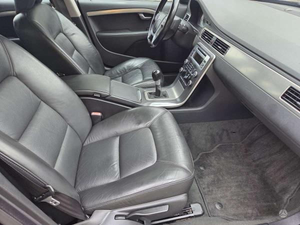 Melns Volvo V70 2011 Viļņa, ar dzinēja tilpumu 1.98 L un nobraukumu 252 tūkst. km par 4900 €, foto 11 vietnē AUTOMOTO.COM.LV