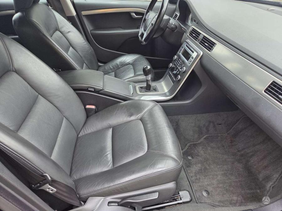 Black Volvo V70 2011 in Vilnius, with an engine capacity of 1.98 L and mileage of 252 thousand km for 4900 €, photo 11 on AUTOMOTO.COM.LV