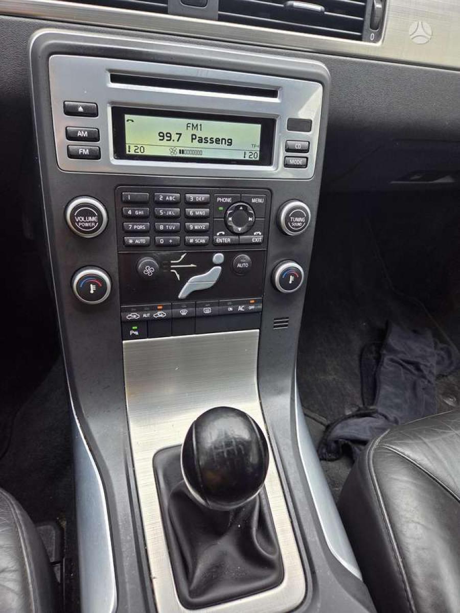 Black Volvo V70 2011 in Vilnius, with an engine capacity of 1.98 L and mileage of 252 thousand km for 4900 €, photo 15 on AUTOMOTO.COM.LV