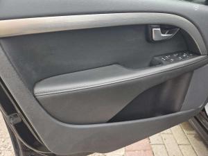 Black Volvo V70 2011 in Vilnius, with an engine capacity of 1.98 L and mileage of 252 thousand km for 4900 €, photo 16 on AUTOMOTO.COM.LV