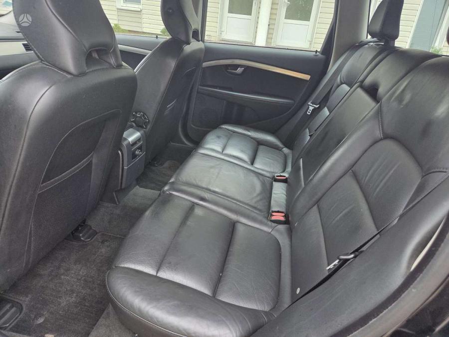 Black Volvo V70 2011 in Vilnius, with an engine capacity of 1.98 L and mileage of 252 thousand km for 4900 €, photo 17 on AUTOMOTO.COM.LV