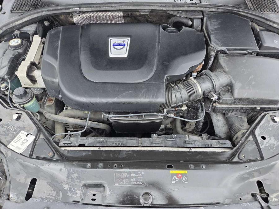 Black Volvo V70 2011 in Vilnius, with an engine capacity of 1.98 L and mileage of 252 thousand km for 4900 €, photo 22 on AUTOMOTO.COM.LV