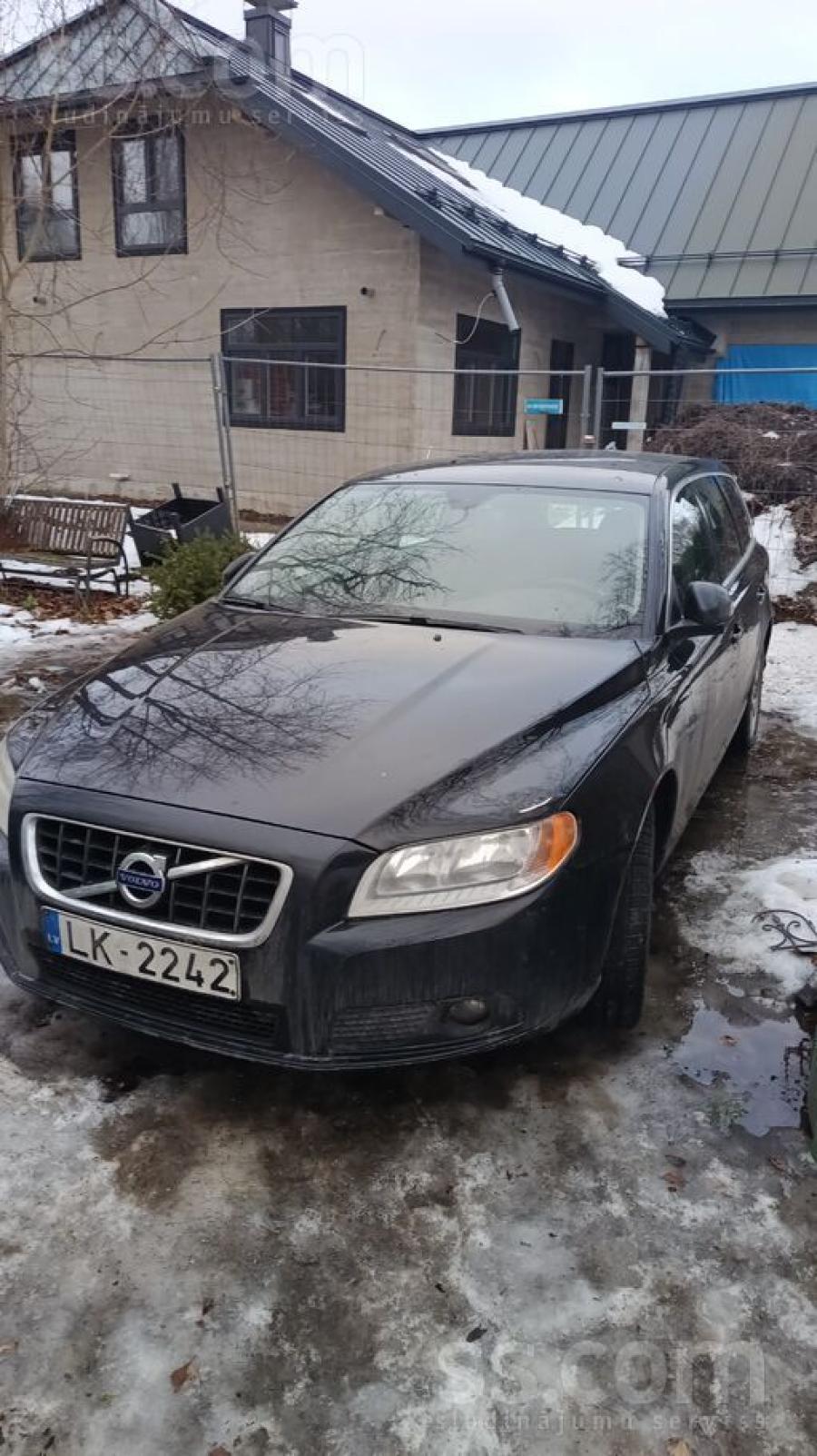 Black Volvo V70 2011 in Jurmala, with an engine capacity of 2.00 L and mileage of 331 thousand km for 2199 €, photo 1 on AUTOMOTO.COM.LV