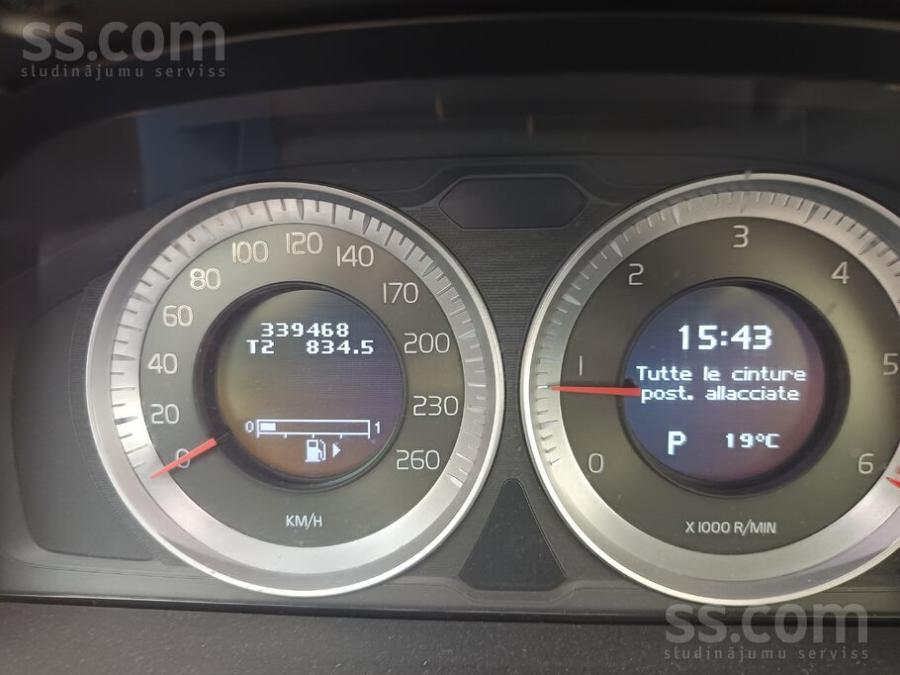 Black Volvo V70 2011 in Jurmala, with an engine capacity of 2.00 L and mileage of 331 thousand km for 2199 €, photo 6 on AUTOMOTO.COM.LV