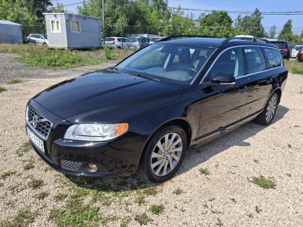 Black Volvo V70 2012 in Riga, with an engine capacity of 2.00 L and mileage of 300 thousand km for 1800 €, photo 1 on AUTOMOTO.COM.LV