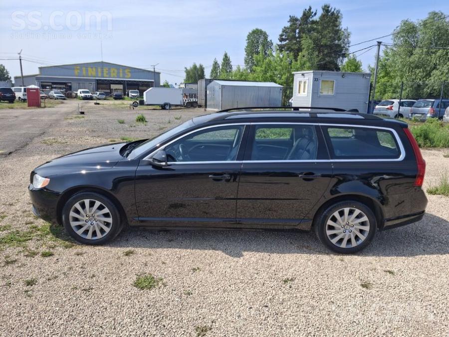 Black Volvo V70 2012 in Riga, with an engine capacity of 2.00 L and mileage of 300 thousand km for 1800 €, photo 2 on AUTOMOTO.COM.LV