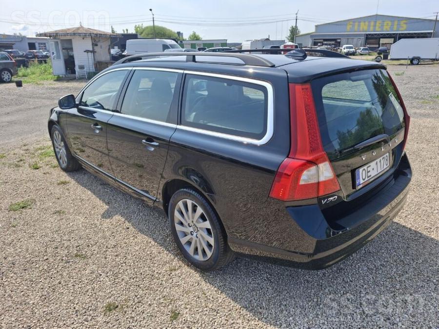 Black Volvo V70 2012 in Riga, with an engine capacity of 2.00 L and mileage of 300 thousand km for 1800 €, photo 3 on AUTOMOTO.COM.LV