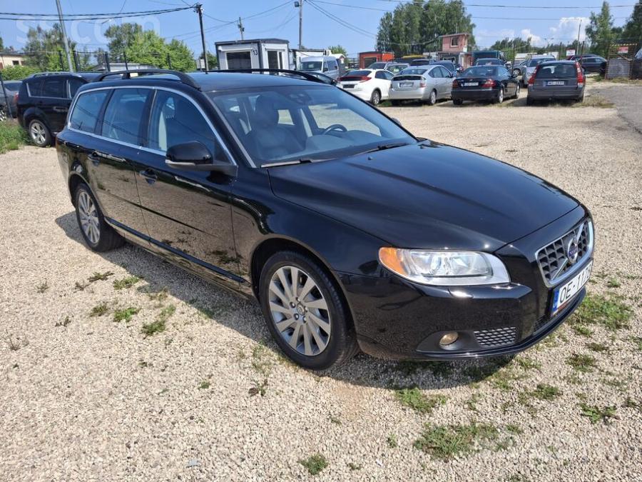 Black Volvo V70 2012 in Riga, with an engine capacity of 2.00 L and mileage of 300 thousand km for 1800 €, photo 4 on AUTOMOTO.COM.LV