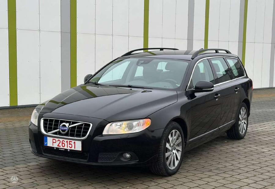 Black Volvo V70 2012 in Vilnius, with an engine capacity of 1.98 L and mileage of 298 thousand km for 5999 €, photo 2 on AUTOMOTO.COM.LV