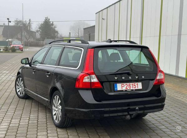 Melns Volvo V70 2012 Viļņa, ar dzinēja tilpumu 1.98 L un nobraukumu 298 tūkst. km par 5999 €, foto 4 vietnē AUTOMOTO.COM.LV