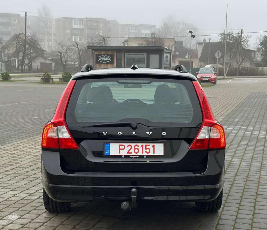 Black Volvo V70 2012 in Vilnius, with an engine capacity of 1.98 L and mileage of 298 thousand km for 5999 €, photo 6 on AUTOMOTO.COM.LV