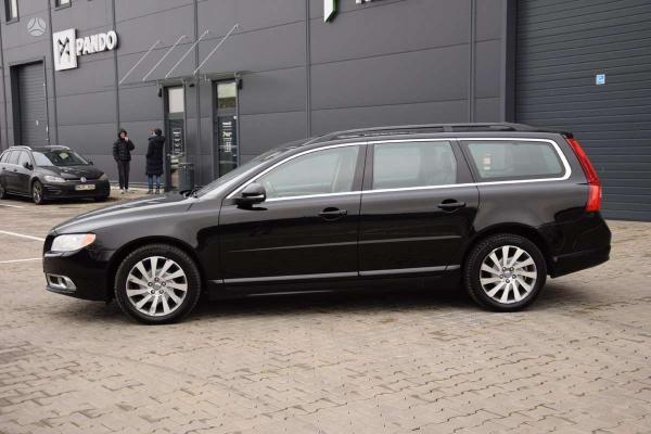 Melns Volvo V70 2012 Viļņa, ar dzinēja tilpumu 1.60 L un nobraukumu 249 tūkst. km par 5600 €, foto 7 vietnē AUTOMOTO.COM.LV