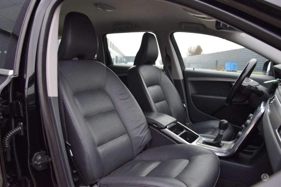 Black Volvo V70 2012 in Vilnius, with an engine capacity of 1.60 L and mileage of 249 thousand km for 5600 €, photo 17 on AUTOMOTO.COM.LV