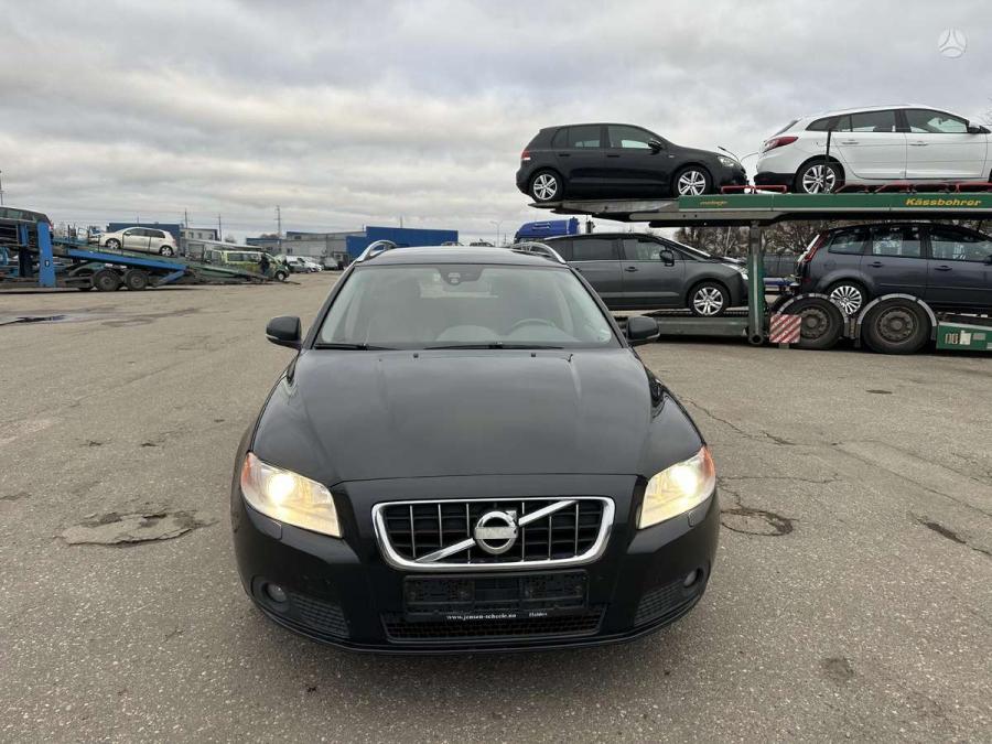 Black Volvo V70 2012 in Marijampole, with an engine capacity of 1.56 L and mileage of 231 thousand km for 3950 €, photo 1 on AUTOMOTO.COM.LV