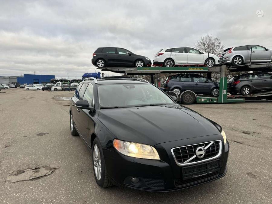 Black Volvo V70 2012 in Marijampole, with an engine capacity of 1.56 L and mileage of 231 thousand km for 3950 €, photo 2 on AUTOMOTO.COM.LV