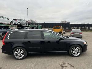 Black Volvo V70 2012 in Marijampole, with an engine capacity of 1.56 L and mileage of 231 thousand km for 3950 €, photo 3 on AUTOMOTO.COM.LV