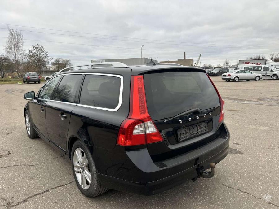 Black Volvo V70 2012 in Marijampole, with an engine capacity of 1.56 L and mileage of 231 thousand km for 3950 €, photo 5 on AUTOMOTO.COM.LV