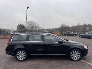 Melns Volvo V70 2012 Alīta, ar dzinēja tilpumu 1.98 L un nobraukumu 284 tūkst. km par 6200 €, foto 5 vietnē AUTOMOTO.COM.LV
