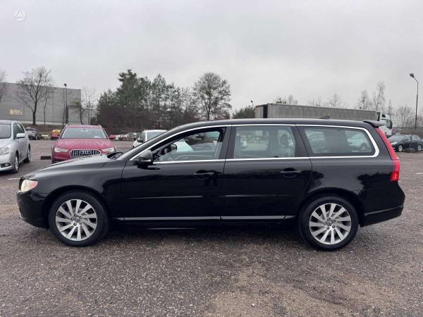 Melns Volvo V70 2012 Alīta, ar dzinēja tilpumu 1.98 L un nobraukumu 284 tūkst. km par 6200 €, foto 6 vietnē AUTOMOTO.COM.LV