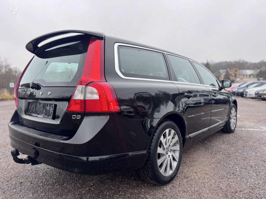 Melns Volvo V70 2012 Alīta, ar dzinēja tilpumu 1.98 L un nobraukumu 284 tūkst. km par 6200 €, foto 7 vietnē AUTOMOTO.COM.LV