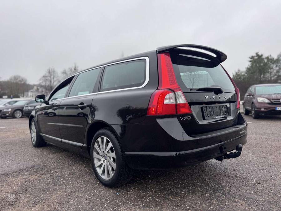 Melns Volvo V70 2012 Alīta, ar dzinēja tilpumu 1.98 L un nobraukumu 284 tūkst. km par 6200 €, foto 8 vietnē AUTOMOTO.COM.LV