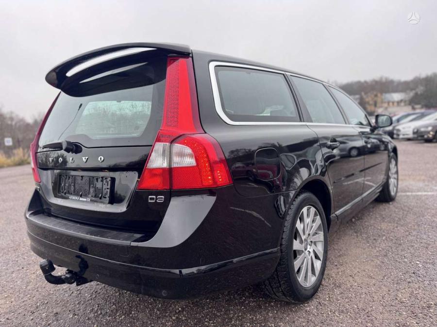 Melns Volvo V70 2012 Alīta, ar dzinēja tilpumu 1.98 L un nobraukumu 284 tūkst. km par 6200 €, foto 9 vietnē AUTOMOTO.COM.LV