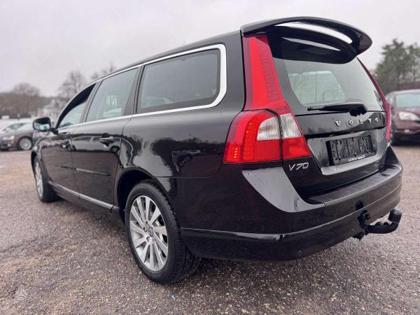 Melns Volvo V70 2012 Alīta, ar dzinēja tilpumu 1.98 L un nobraukumu 284 tūkst. km par 6200 €, foto 10 vietnē AUTOMOTO.COM.LV