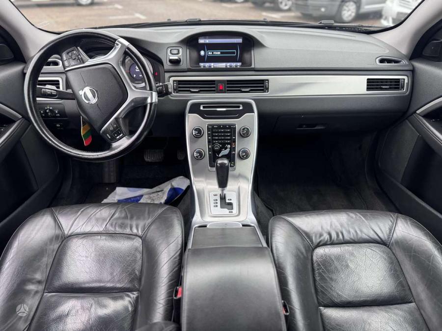 Melns Volvo V70 2012 Alīta, ar dzinēja tilpumu 1.98 L un nobraukumu 284 tūkst. km par 6200 €, foto 11 vietnē AUTOMOTO.COM.LV