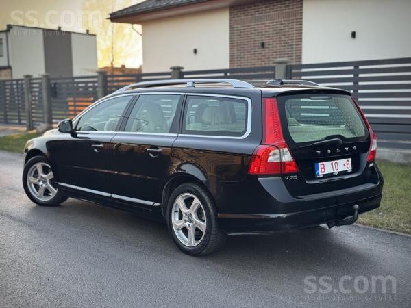 Black Volvo V70 2012 in Jelgava, with an engine capacity of 2.00 L and mileage of 364 thousand km for 7350 €, photo 2 on AUTOMOTO.COM.LV