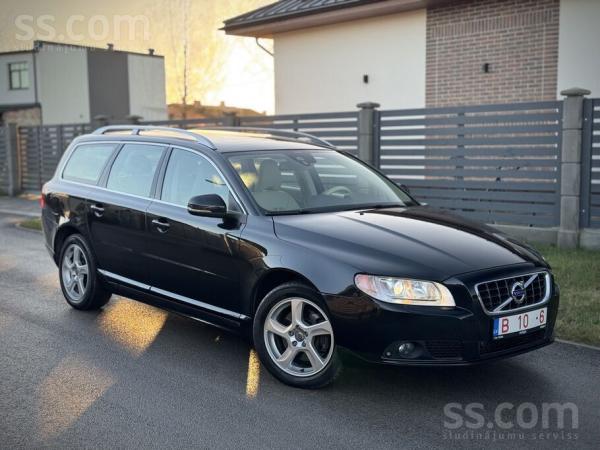 Black Volvo V70 2012 in Jelgava, with an engine capacity of 2.00 L and mileage of 364 thousand km for 7350 €, photo 4 on AUTOMOTO.COM.LV