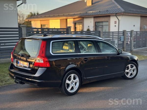 Black Volvo V70 2012 in Jelgava, with an engine capacity of 2.00 L and mileage of 364 thousand km for 7350 €, photo 6 on AUTOMOTO.COM.LV