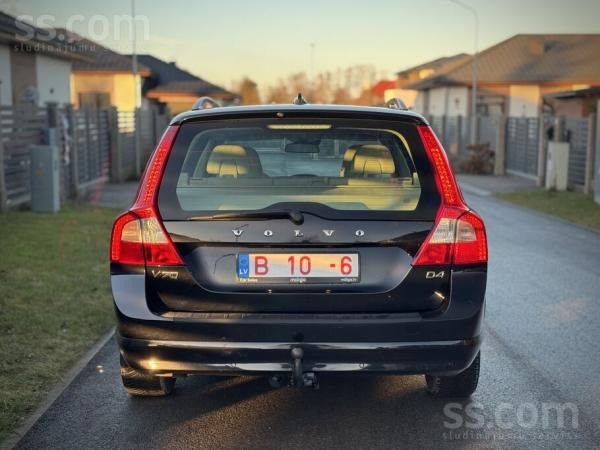 Black Volvo V70 2012 in Jelgava, with an engine capacity of 2.00 L and mileage of 364 thousand km for 7350 €, photo 7 on AUTOMOTO.COM.LV